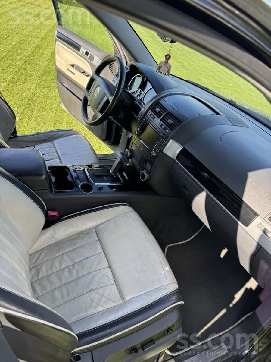 Black Volkswagen Touareg 2008 in Ventspils, with an engine capacity of 3.00 L and mileage of 345 thousand km for 5400 €, photo 14 on AUTOMOTO.COM.LV