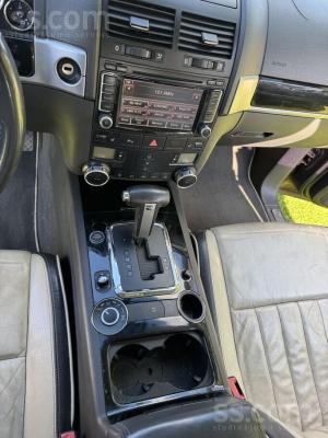 Black Volkswagen Touareg 2008 in Ventspils, with an engine capacity of 3.00 L and mileage of 345 thousand km for 5400 €, photo 15 on AUTOMOTO.COM.LV