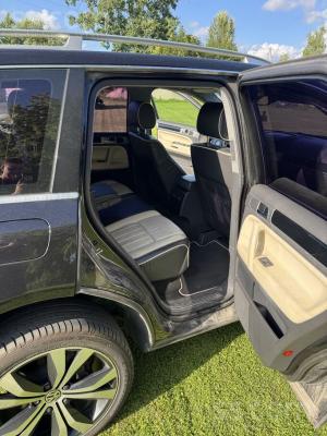 Black Volkswagen Touareg 2008 in Ventspils, with an engine capacity of 3.00 L and mileage of 345 thousand km for 5400 €, photo 17 on AUTOMOTO.COM.LV