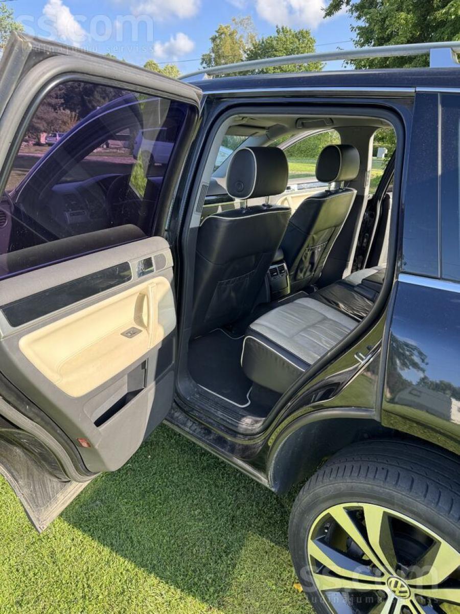 Black Volkswagen Touareg 2008 in Ventspils, with an engine capacity of 3.00 L and mileage of 345 thousand km for 5400 €, photo 18 on AUTOMOTO.COM.LV