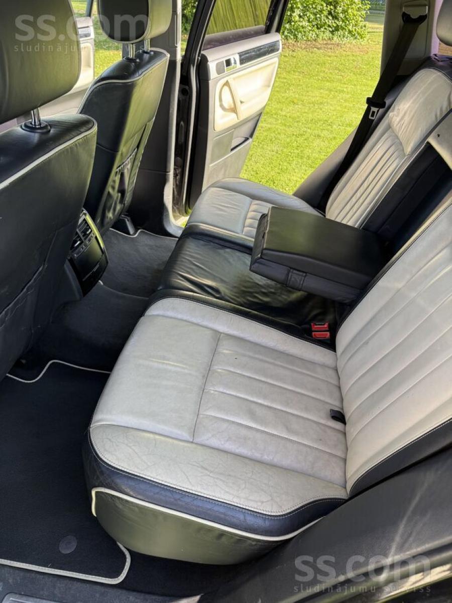 Black Volkswagen Touareg 2008 in Ventspils, with an engine capacity of 3.00 L and mileage of 345 thousand km for 5400 €, photo 19 on AUTOMOTO.COM.LV