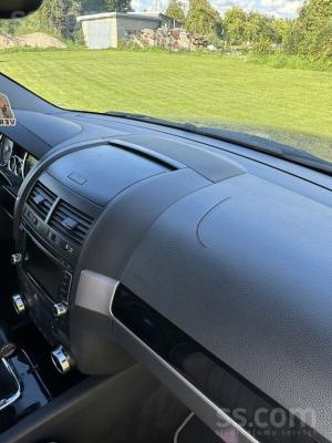 Black Volkswagen Touareg 2008 in Ventspils, with an engine capacity of 3.00 L and mileage of 345 thousand km for 5400 €, photo 23 on AUTOMOTO.COM.LV
