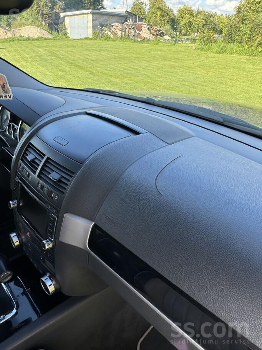 Black Volkswagen Touareg 2008 in Ventspils, with an engine capacity of 3.00 L and mileage of 345 thousand km for 5400 €, photo 23 on AUTOMOTO.COM.LV