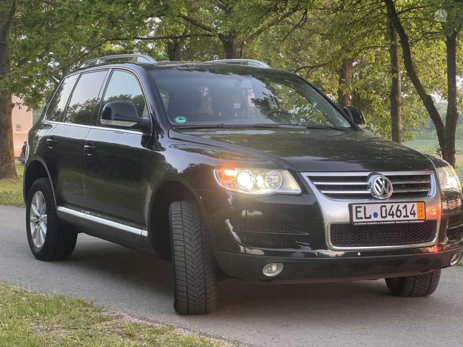 Melns Volkswagen Touareg 2008 Kauņa, ar dzinēja tilpumu 2.97 L un nobraukumu 329 tūkst. km par 5650 €, foto 3 vietnē AUTOMOTO.COM.LV