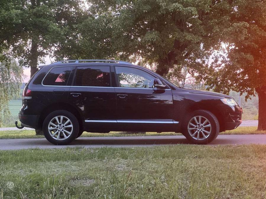 Melns Volkswagen Touareg 2008 Kauņa, ar dzinēja tilpumu 2.97 L un nobraukumu 329 tūkst. km par 5650 €, foto 4 vietnē AUTOMOTO.COM.LV