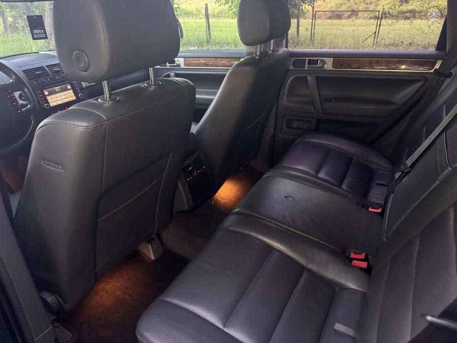 Melns Volkswagen Touareg 2008 Kauņa, ar dzinēja tilpumu 2.97 L un nobraukumu 329 tūkst. km par 5650 €, foto 13 vietnē AUTOMOTO.COM.LV
