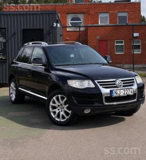 Black Volkswagen Touareg 2008 in Riga, with an engine capacity of 3.00 L and mileage of 304 thousand km for 5990 €, photo 4 on AUTOMOTO.COM.LV