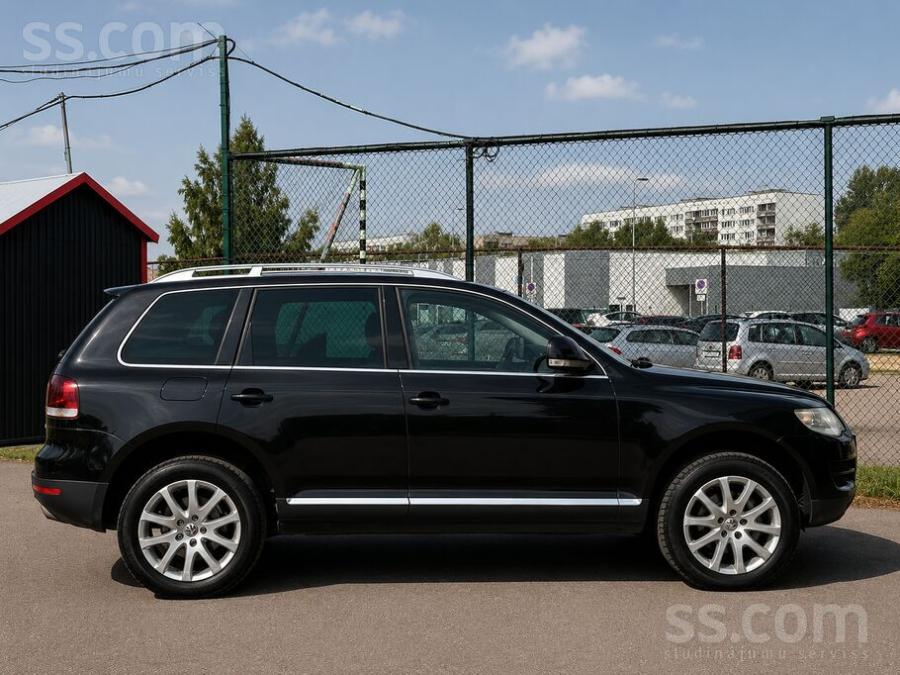 Black Volkswagen Touareg 2008 in Riga, with an engine capacity of 3.00 L and mileage of 304 thousand km for 5990 €, photo 6 on AUTOMOTO.COM.LV