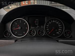 Black Volkswagen Touareg 2008 in Riga, with an engine capacity of 3.00 L and mileage of 304 thousand km for 5990 €, photo 17 on AUTOMOTO.COM.LV