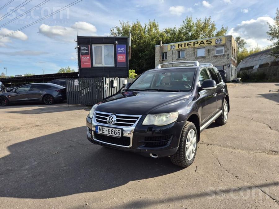 Melns Volkswagen Touareg 2008 Rīga, ar dzinēja tilpumu 3.00 L un nobraukumu 295 tūkst. km par 3790 €, foto 1 vietnē AUTOMOTO.COM.LV