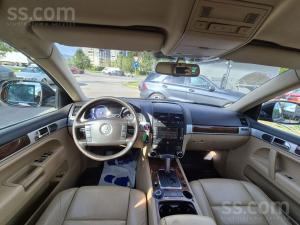 Melns Volkswagen Touareg 2008 Rīga, ar dzinēja tilpumu 3.00 L un nobraukumu 295 tūkst. km par 3790 €, foto 12 vietnē AUTOMOTO.COM.LV