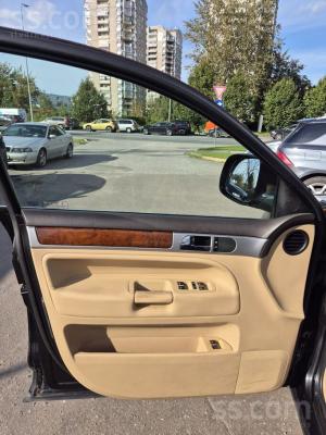 Melns Volkswagen Touareg 2008 Rīga, ar dzinēja tilpumu 3.00 L un nobraukumu 295 tūkst. km par 3790 €, foto 16 vietnē AUTOMOTO.COM.LV