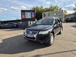 Melns Volkswagen Touareg 2008 Rīga, ar dzinēja tilpumu 3.00 L un nobraukumu 295 tūkst. km par 3790 €, foto  vietnē AUTOMOTO.COM.LV