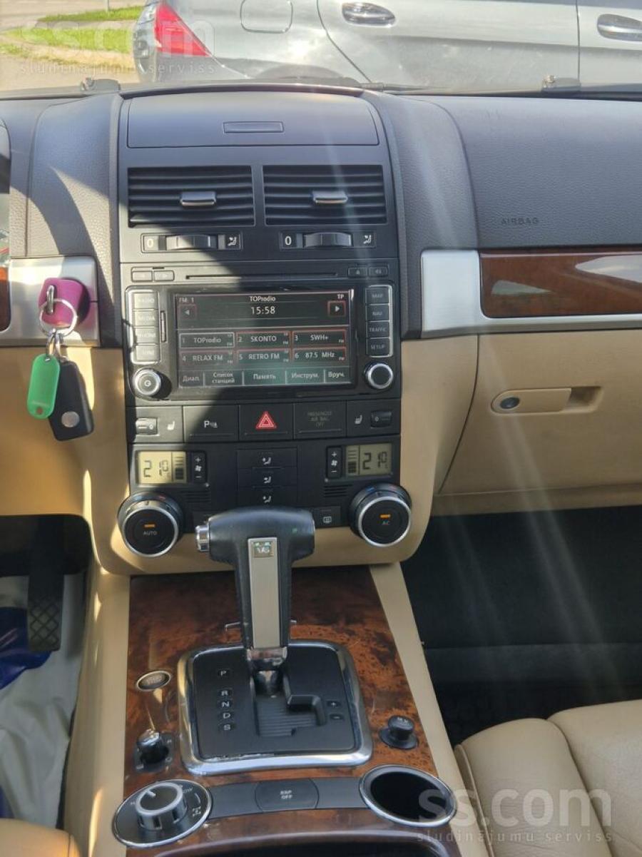 Melns Volkswagen Touareg 2008 Rīga, ar dzinēja tilpumu 3.00 L un nobraukumu 295 tūkst. km par 3790 €, foto 12 vietnē AUTOMOTO.COM.LV