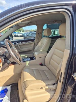 Melns Volkswagen Touareg 2008 Rīga, ar dzinēja tilpumu 3.00 L un nobraukumu 295 tūkst. km par 3790 €, foto 14 vietnē AUTOMOTO.COM.LV