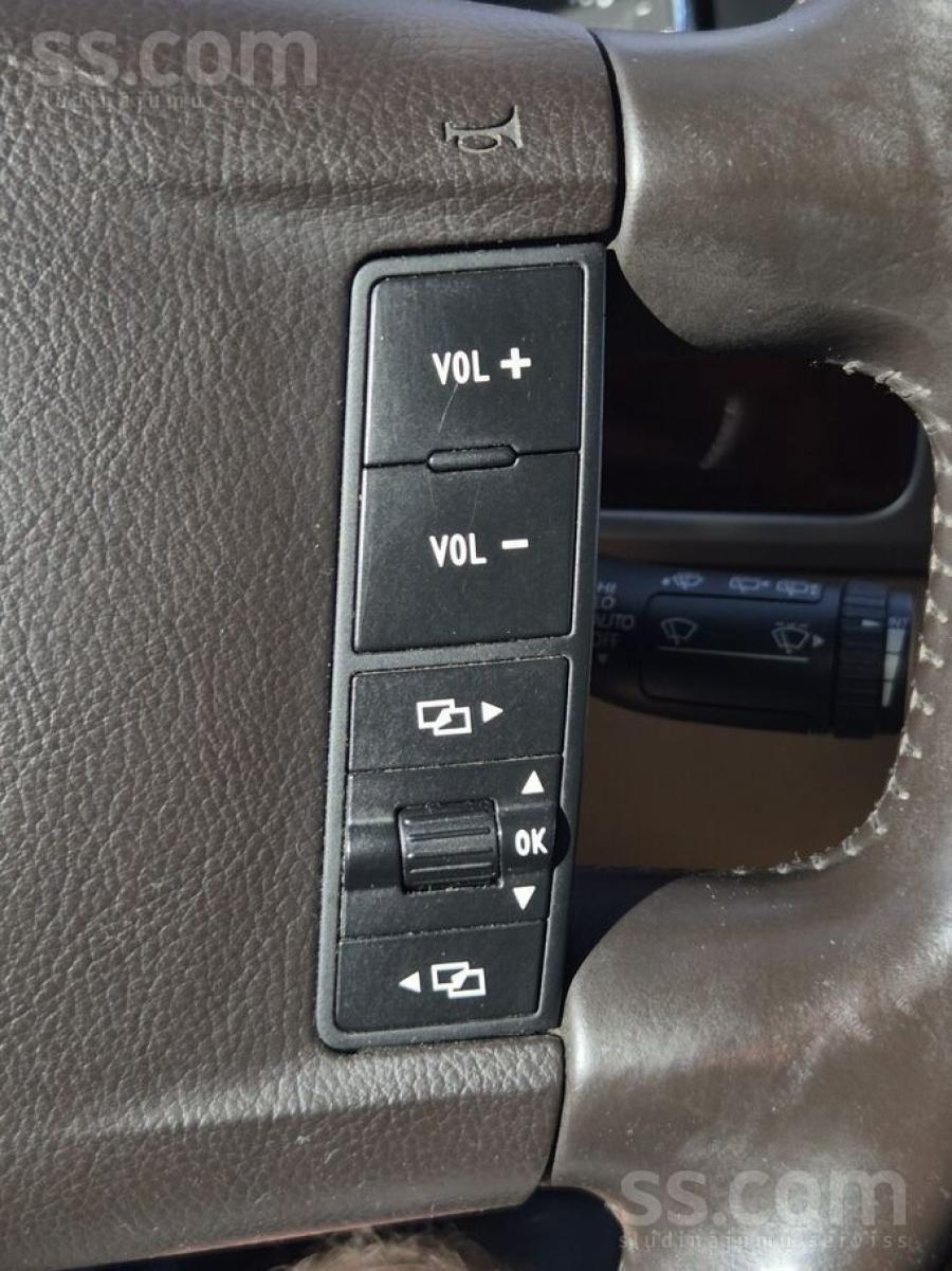 Melns Volkswagen Touareg 2008 Rīga, ar dzinēja tilpumu 3.00 L un nobraukumu 295 tūkst. km par 3790 €, foto 22 vietnē AUTOMOTO.COM.LV
