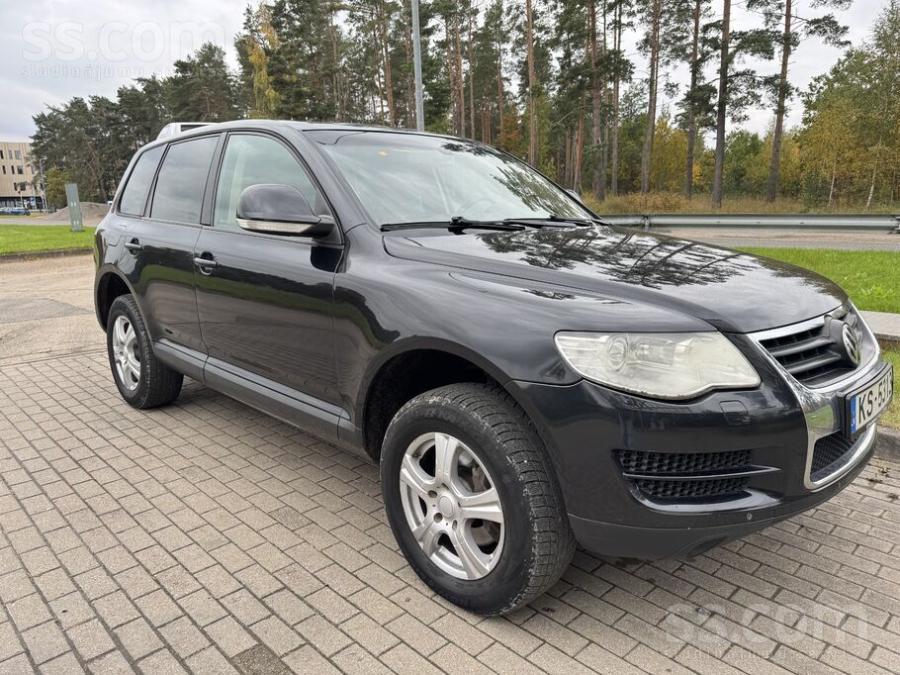 Black Volkswagen Touareg 2008 in Riga, with an engine capacity of 3.00 L and mileage of 280 thousand km for 4350 €, photo 3 on AUTOMOTO.COM.LV