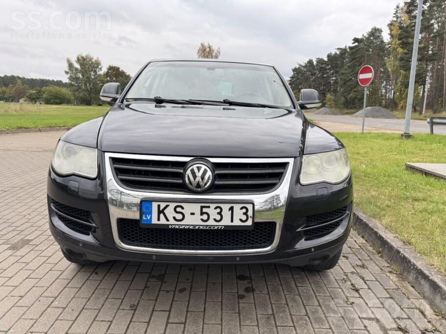 Black Volkswagen Touareg 2008 in Riga, with an engine capacity of 3.00 L and mileage of 280 thousand km for 4350 €, photo 4 on AUTOMOTO.COM.LV