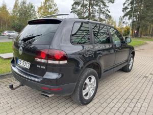 Black Volkswagen Touareg 2008 in Riga, with an engine capacity of 3.00 L and mileage of 280 thousand km for 4350 €, photo 5 on AUTOMOTO.COM.LV
