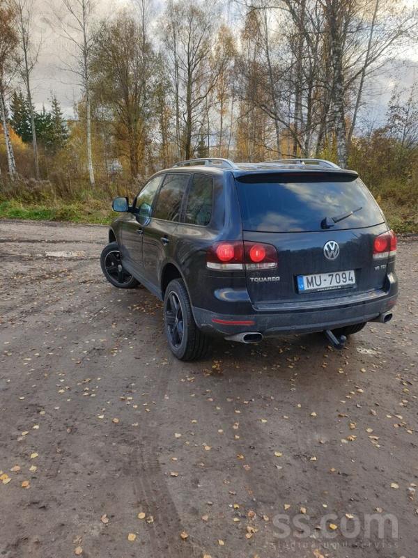 Volkswagen Touareg 2008 in Riga on AUTOMOTO.COM.LV Black Volkswagen Touareg 2008 in Riga, with an engine capacity of 3.00 L and mileage of 280 thousand km for 4750 €, photo 3 on AUTOMOTO.COM.LV