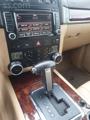 Melns Volkswagen Touareg 2008 Rīga, ar dzinēja tilpumu 3.00 L un nobraukumu 280 tūkst. km par 4750 €, foto 9 vietnē AUTOMOTO.COM.LV