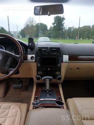 Melns Volkswagen Touareg 2008 Rīga, ar dzinēja tilpumu 3.00 L un nobraukumu 280 tūkst. km par 4750 €, foto 15 vietnē AUTOMOTO.COM.LV