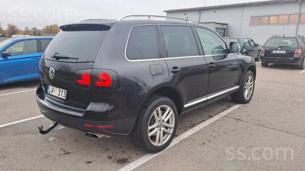 Black Volkswagen Touareg 2008 in Ludza, with an engine capacity of 3.00 L and mileage of 321 thousand km for 3800 €, photo 5 on AUTOMOTO.COM.LV