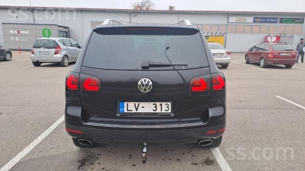 Black Volkswagen Touareg 2008 in Ludza, with an engine capacity of 3.00 L and mileage of 321 thousand km for 3800 €, photo 6 on AUTOMOTO.COM.LV
