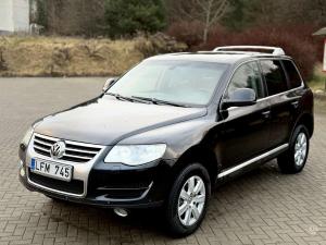 Black Volkswagen Touareg 2009 in Vilnius, with an engine capacity of 3.00 L and mileage of 296 thousand km for 4900 €, photo 2 on AUTOMOTO.COM.LV