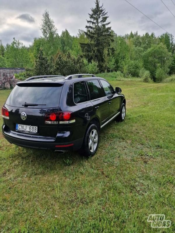 Black Volkswagen Touareg 2009 in Vilnius, with an engine capacity of 3.00 L and mileage of 303 thousand km for 6900 €, photo 10 on AUTOMOTO.COM.LV