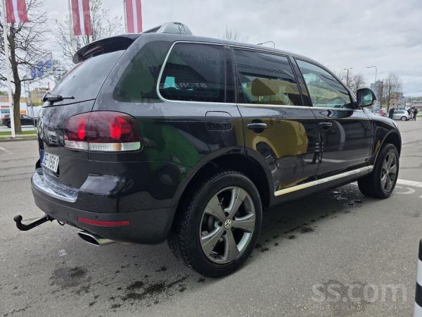 Black Volkswagen Touareg 2009 in Riga, with an engine capacity of 3.00 L and mileage of 212 thousand km for 6390 €, photo 4 on AUTOMOTO.COM.LV