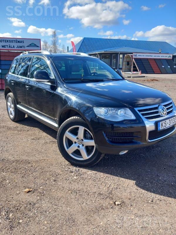 Melns Volkswagen Touareg 2009 Cēsis, ar dzinēja tilpumu 3.00 L un nobraukumu 293 tūkst. km par 5950 €, foto 1 vietnē AUTOMOTO.COM.LV