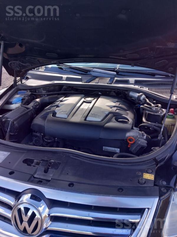 Melns Volkswagen Touareg 2009 Cēsis, ar dzinēja tilpumu 3.00 L un nobraukumu 293 tūkst. km par 5950 €, foto 2 vietnē AUTOMOTO.COM.LV