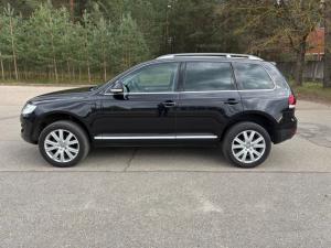 Melns Volkswagen Touareg 2009 Rīga, ar dzinēja tilpumu 2.50 L un nobraukumu 211 tūkst. km par 6650 €, foto 3 vietnē AUTOMOTO.COM.LV