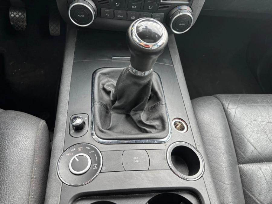 Melns Volkswagen Touareg 2009 Rīga, ar dzinēja tilpumu 2.50 L un nobraukumu 211 tūkst. km par 6650 €, foto 10 vietnē AUTOMOTO.COM.LV