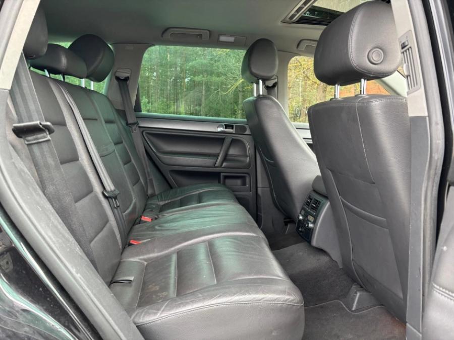 Melns Volkswagen Touareg 2009 Rīga, ar dzinēja tilpumu 2.50 L un nobraukumu 211 tūkst. km par 6650 €, foto 14 vietnē AUTOMOTO.COM.LV
