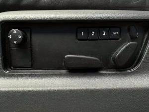Black Volkswagen Touareg 2009 in Riga, with an engine capacity of 3.00 L and mileage of 287 thousand km for 5990 €, photo 14 on AUTOMOTO.COM.LV