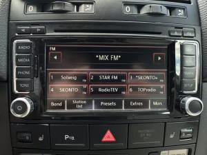 Black Volkswagen Touareg 2009 in Riga, with an engine capacity of 3.00 L and mileage of 287 thousand km for 5990 €, photo 23 on AUTOMOTO.COM.LV