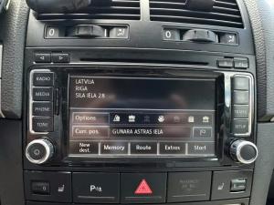 Black Volkswagen Touareg 2009 in Riga, with an engine capacity of 3.00 L and mileage of 287 thousand km for 5990 €, photo 25 on AUTOMOTO.COM.LV