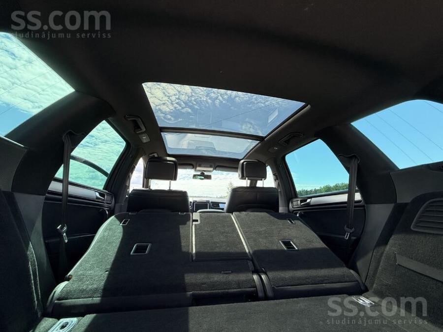 Black Volkswagen Touareg 2009 in Riga, with an engine capacity of 3.00 L and mileage of 386 thousand km for 7900 €, photo 4 on AUTOMOTO.COM.LV