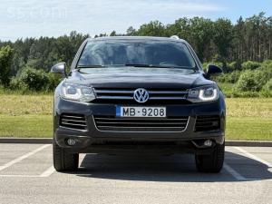 Black Volkswagen Touareg 2009 in Riga, with an engine capacity of 3.00 L and mileage of 386 thousand km for 7900 €, photo 5 on AUTOMOTO.COM.LV