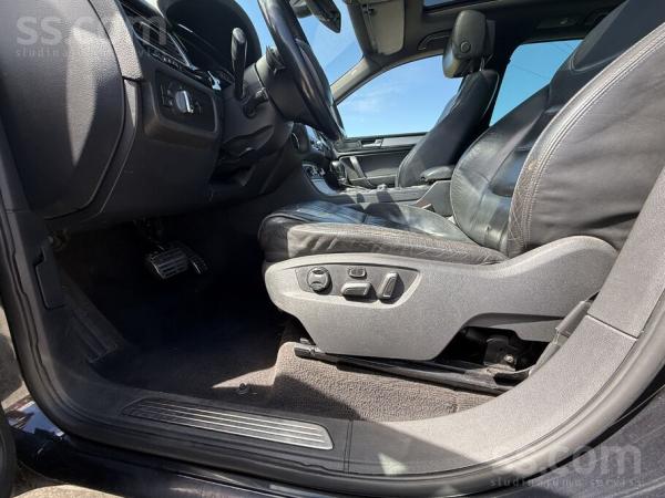 Black Volkswagen Touareg 2009 in Riga, with an engine capacity of 3.00 L and mileage of 386 thousand km for 7900 €, photo 10 on AUTOMOTO.COM.LV