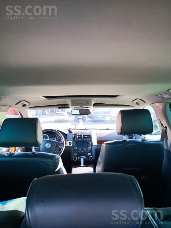 Melns Volkswagen Touareg 2009 Rīga, ar dzinēja tilpumu 3.00 L un nobraukumu 266 tūkst. km par 5500 €, foto 10 vietnē AUTOMOTO.COM.LV