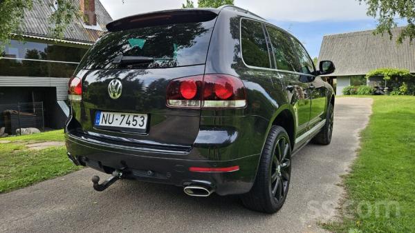 Black Volkswagen Touareg 2009 in Riga, with an engine capacity of 3.00 L and mileage of 240 thousand km for 6800 €, photo 4 on AUTOMOTO.COM.LV