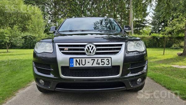 Black Volkswagen Touareg 2009 in Riga, with an engine capacity of 3.00 L and mileage of 240 thousand km for 6800 €, photo 8 on AUTOMOTO.COM.LV