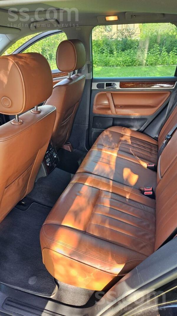 Black Volkswagen Touareg 2009 in Riga, with an engine capacity of 3.00 L and mileage of 240 thousand km for 6800 €, photo 10 on AUTOMOTO.COM.LV