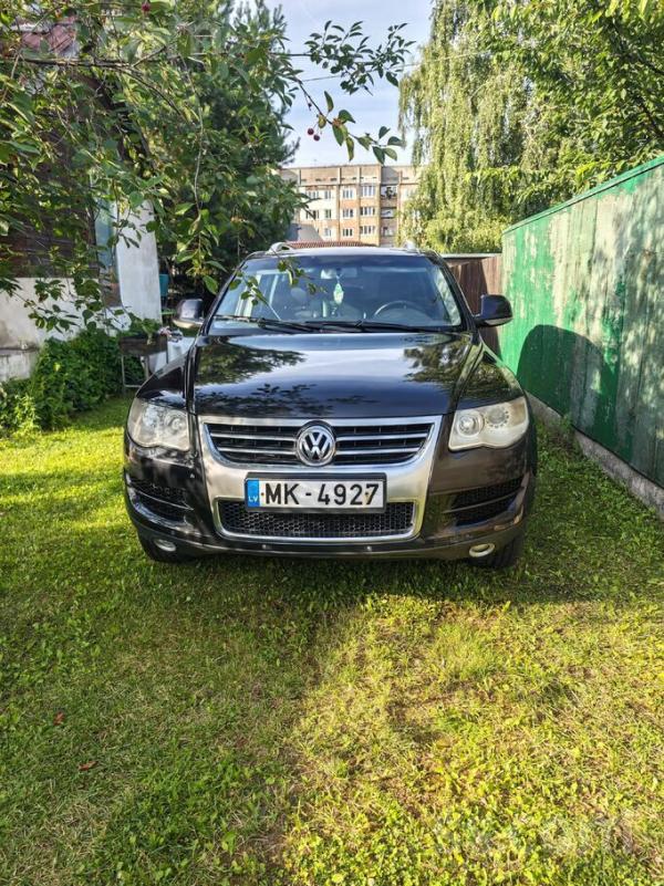 Black Volkswagen Touareg 2009 in Riga, with an engine capacity of 3.00 L and mileage of 0 thousand km for 5500 €, photo 1 on AUTOMOTO.COM.LV