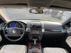 Black Volkswagen Touareg 2009 in Vilnius, with an engine capacity of 3.00 L and mileage of 259 thousand km for 7850 €, photo 6 on AUTOMOTO.COM.LV