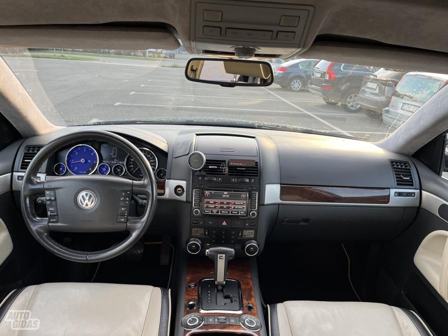 Black Volkswagen Touareg 2009 in Vilnius, with an engine capacity of 3.00 L and mileage of 259 thousand km for 7850 €, photo 6 on AUTOMOTO.COM.LV