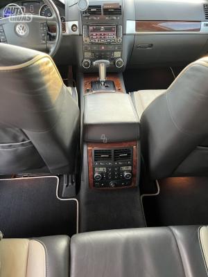 Black Volkswagen Touareg 2009 in Vilnius, with an engine capacity of 3.00 L and mileage of 259 thousand km for 7850 €, photo 7 on AUTOMOTO.COM.LV